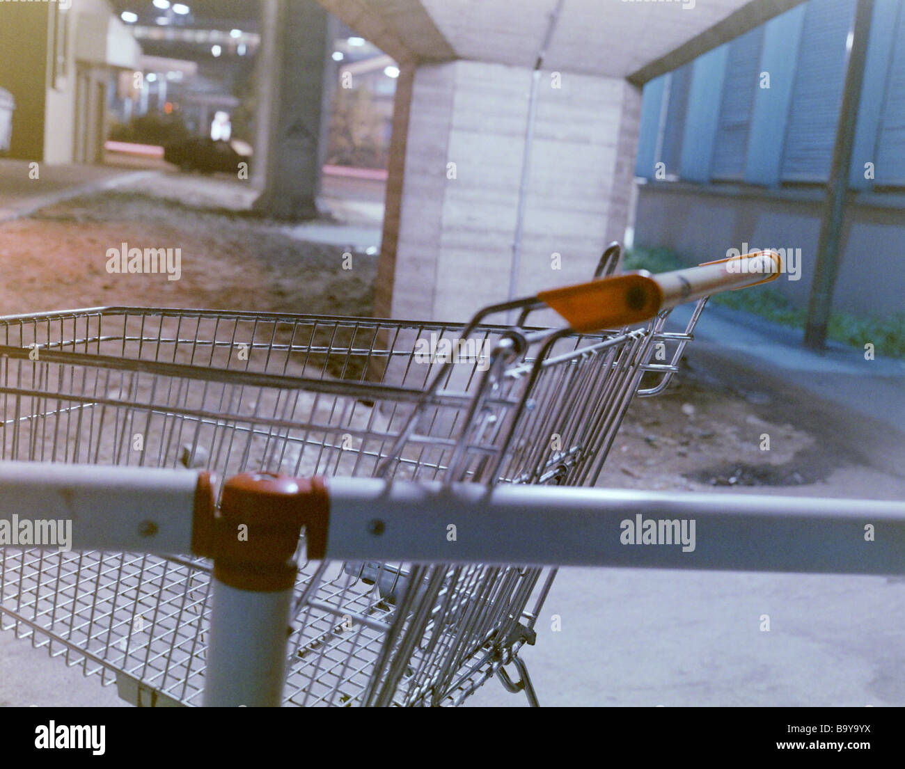 Hand cart rail hi-res stock photography and images - Alamy