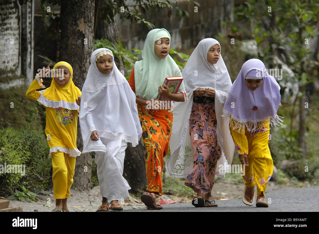 Muslim girl indonesia lombok hi-res stock photography and images - Alamy
