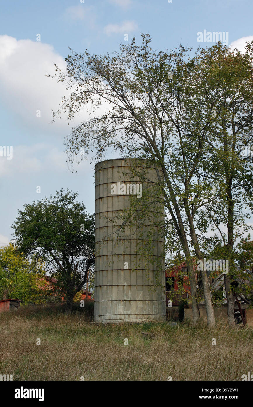 American rural landscape with the historical tile grain silo in ...