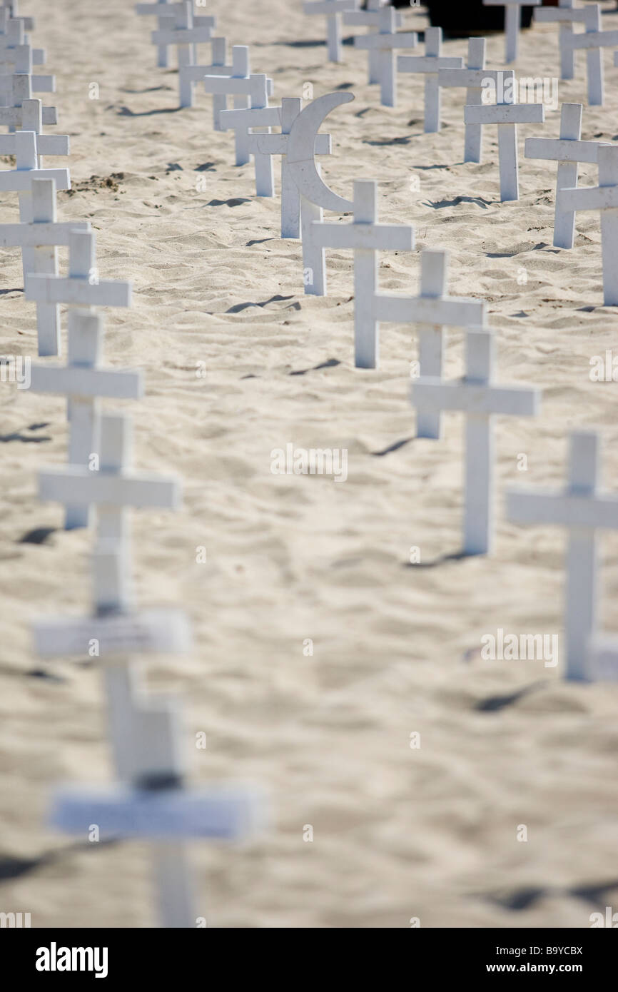 A memorial to the war dead in the iraq war on the beach at Santa Monica ...