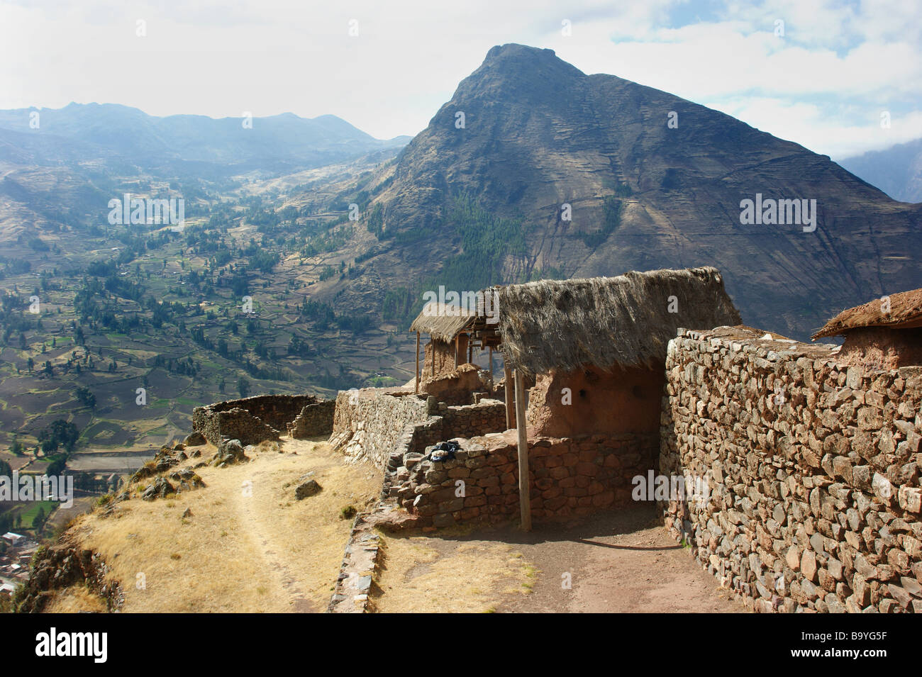 Pisac inca ruins hi-res stock photography and images - Alamy