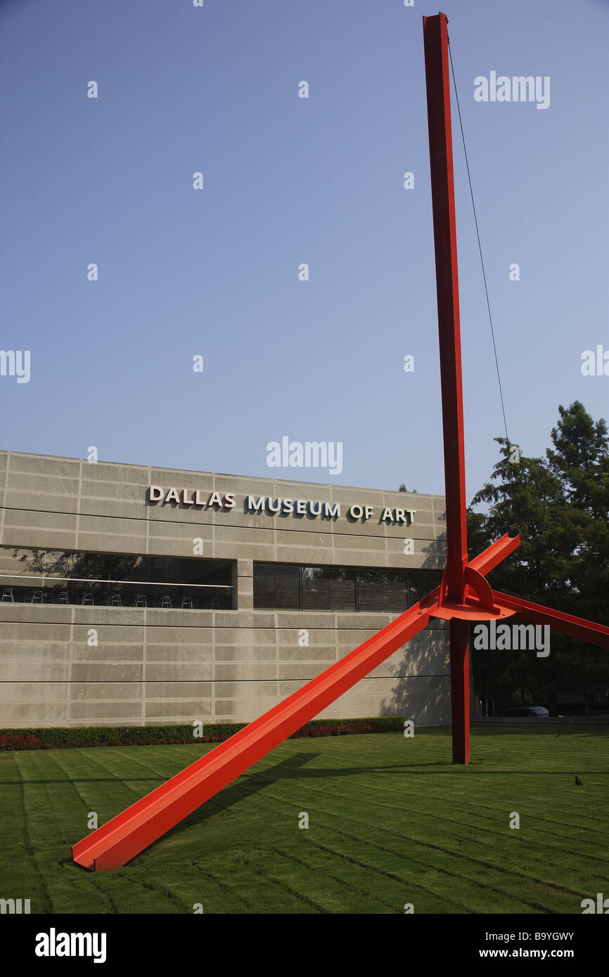 Red girder sculpture hi-res stock photography and images - Alamy