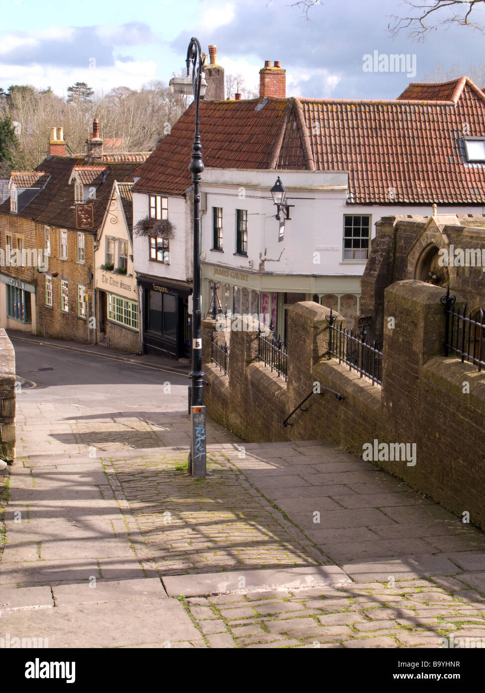 King steps down hi-res stock photography and images - Alamy