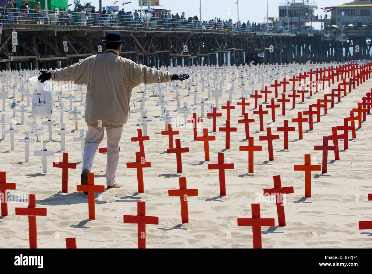 A memorial to the war dead in the iraq war on the beach at Santa Monica ...