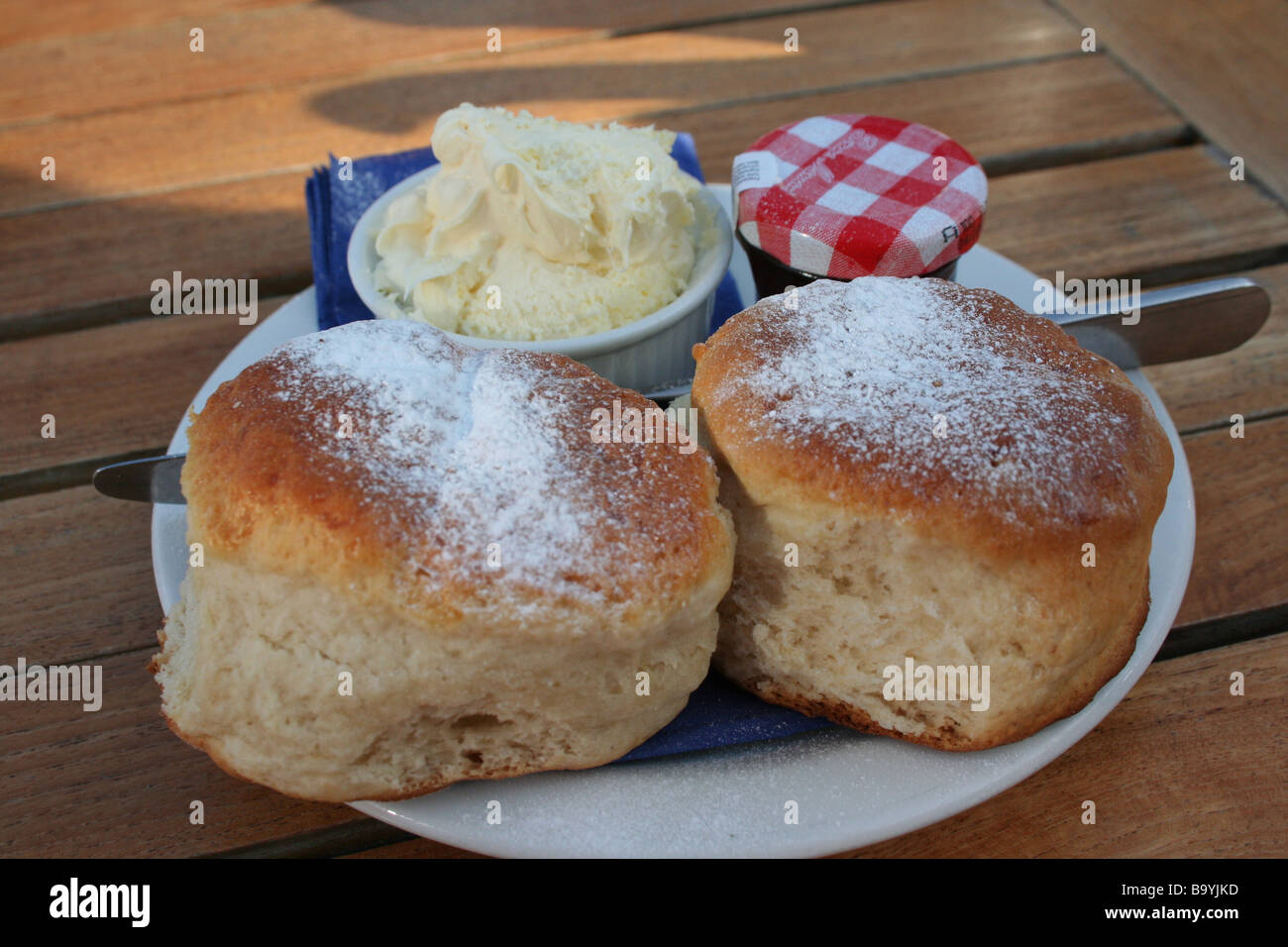 Cornish cream hi-res stock photography and images - Alamy