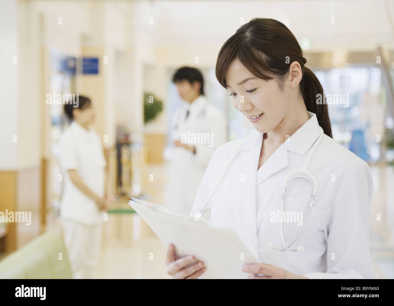 Woman doctor checking the medical chart Stock Photo - Alamy