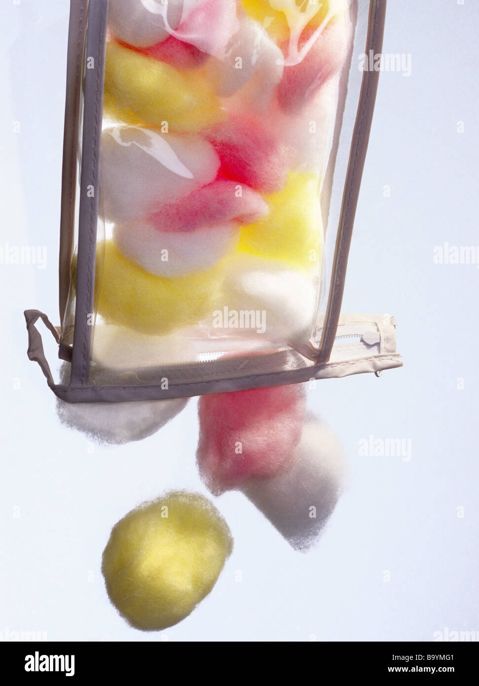 Wad of cotton wool hi-res stock photography and images - Alamy