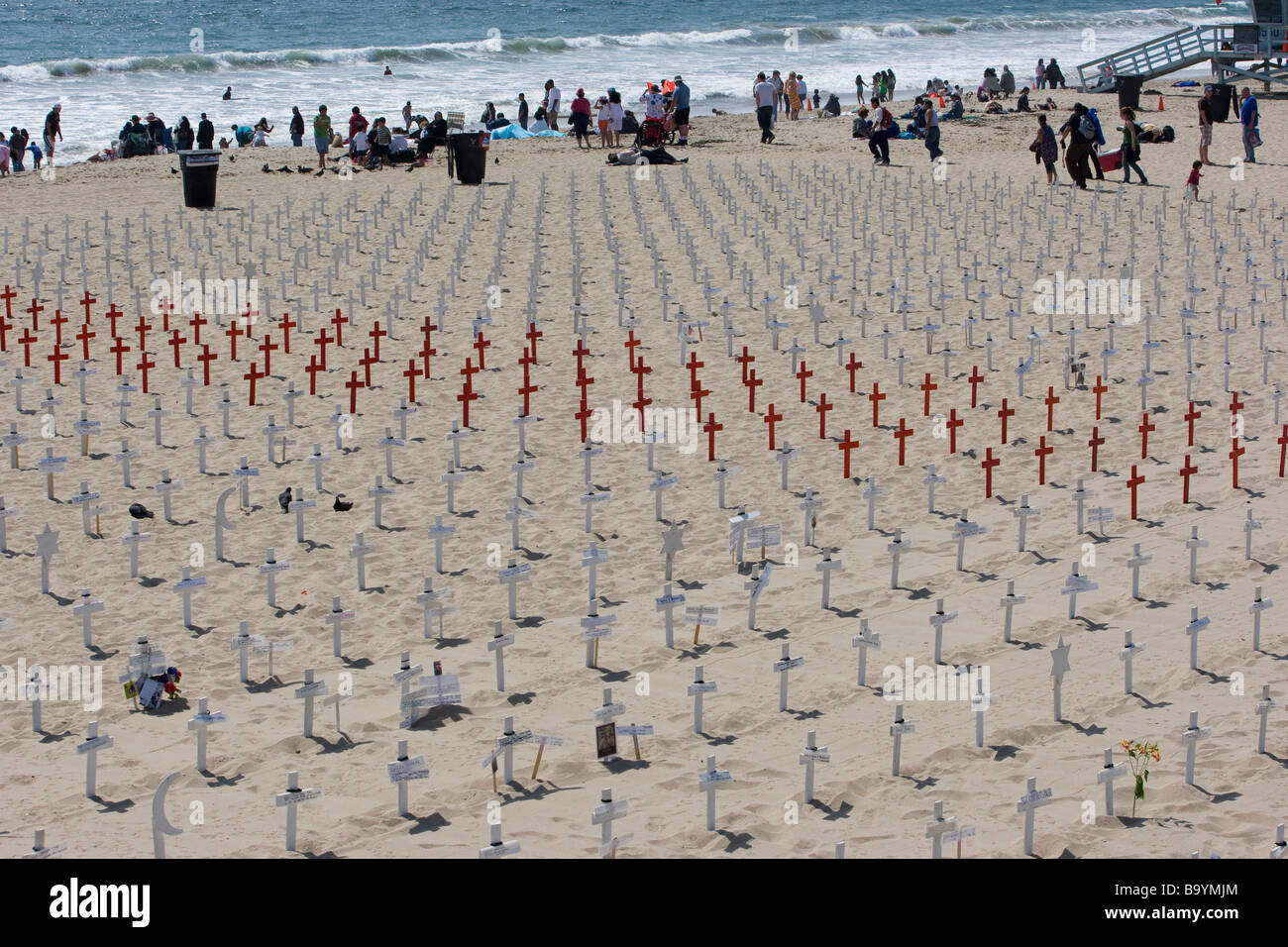 A memorial to the war dead in the iraq war on the beach at Santa Monica ...