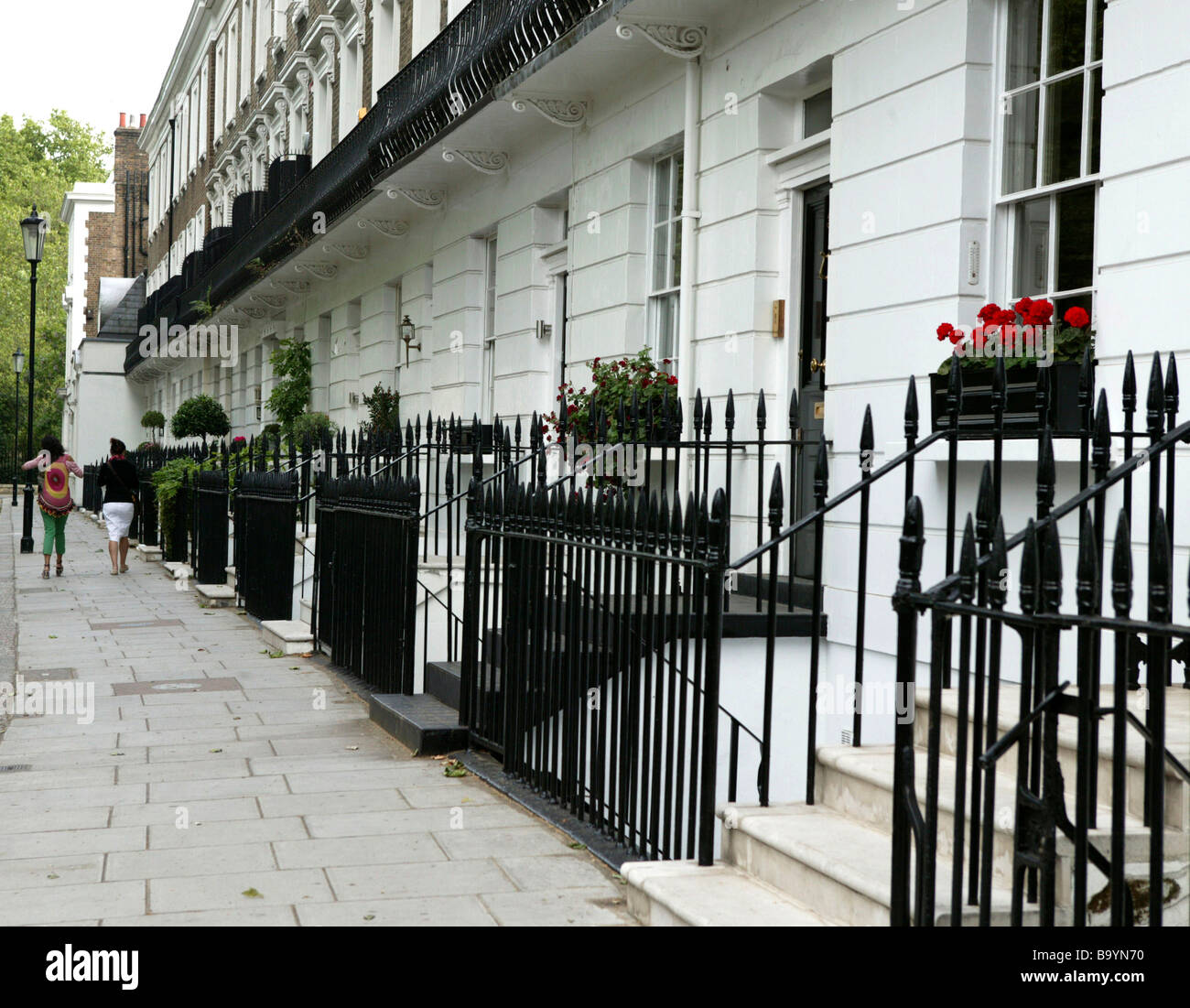 A Residential London Street Stock Photo - Alamy
