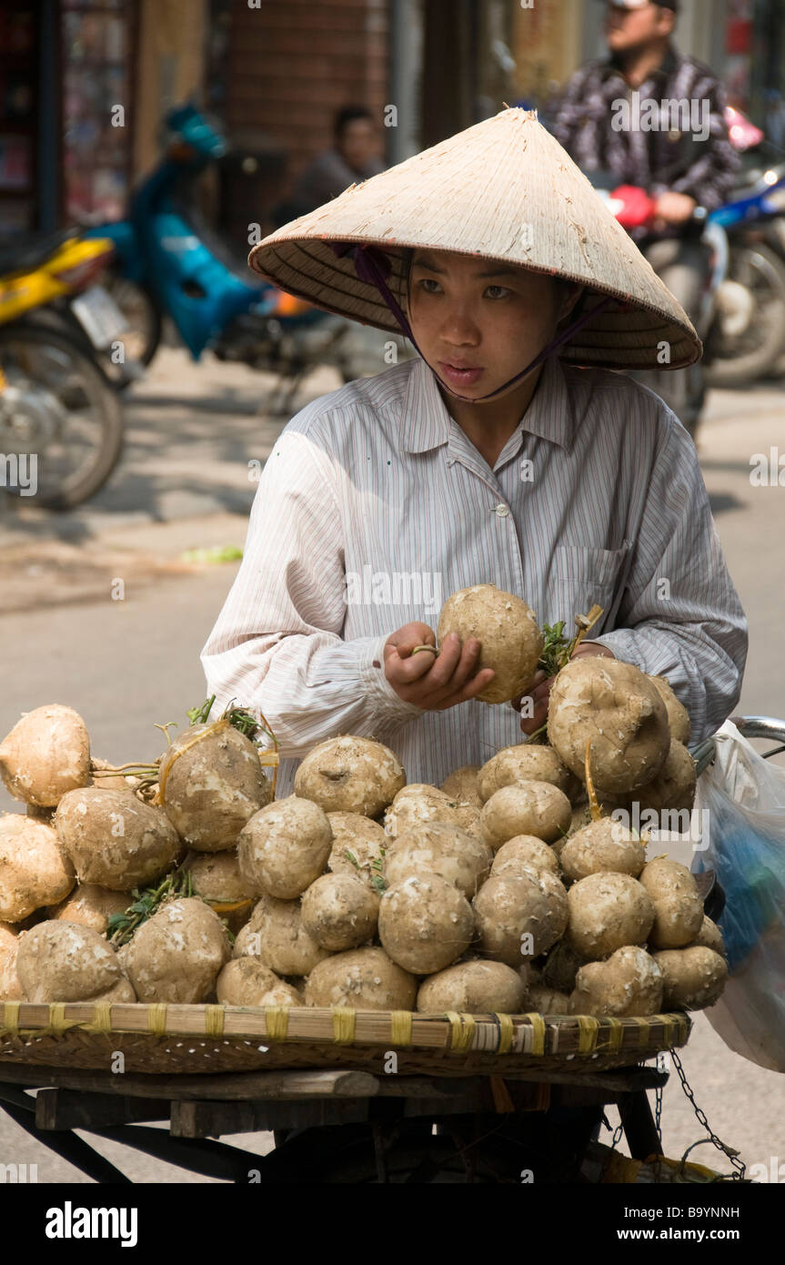 Vendor in hanoi hi-res stock photography and images - Alamy