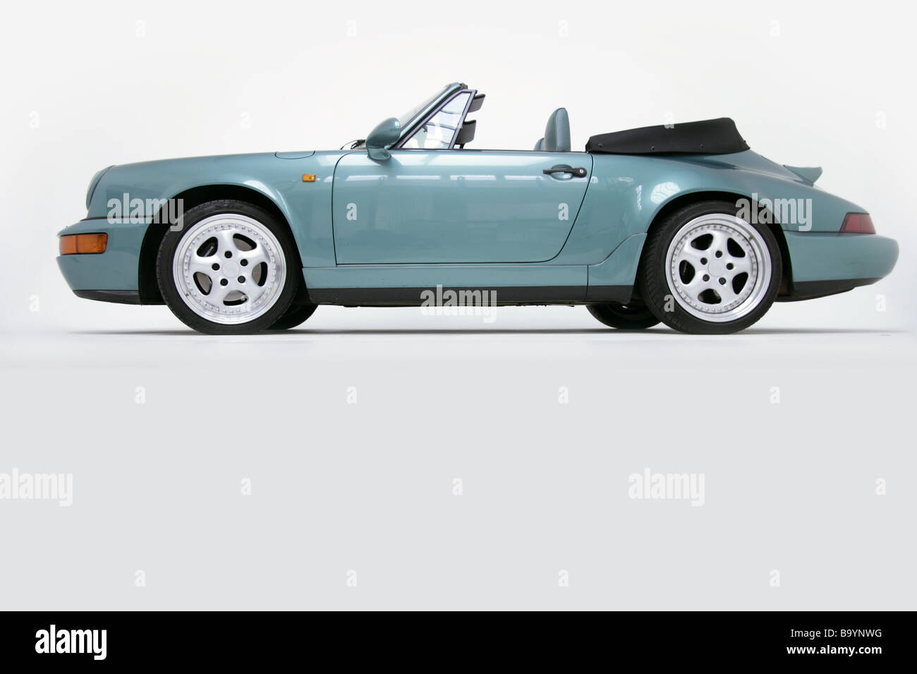 Porsche side profile hi-res stock photography and images - Alamy