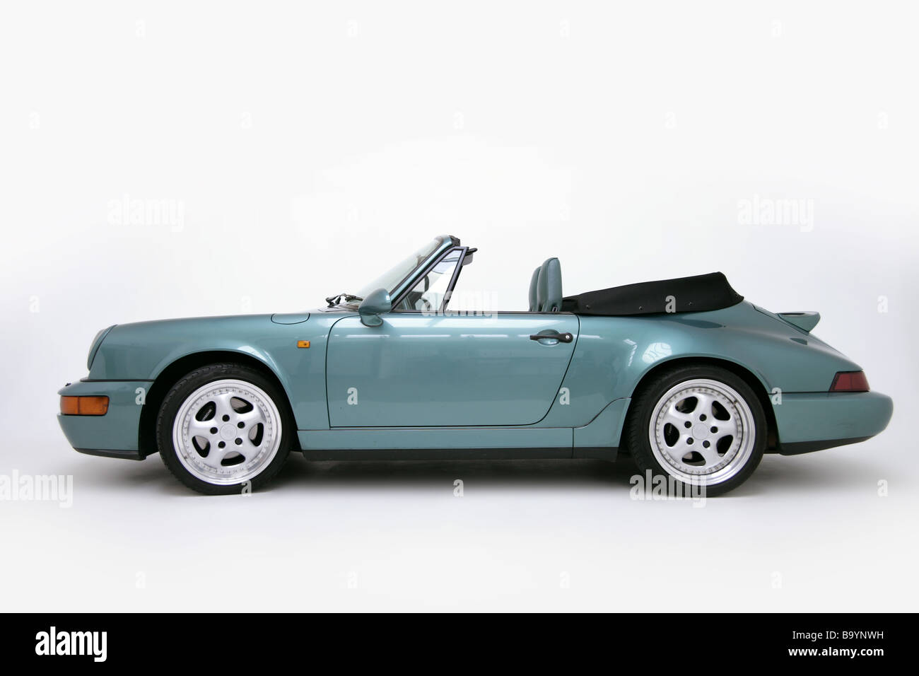 Porsche side profile hi-res stock photography and images - Alamy