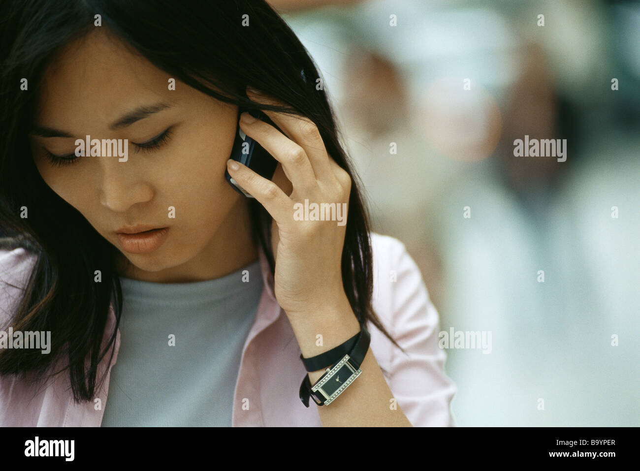 Heads down phone hi-res stock photography and images - Alamy