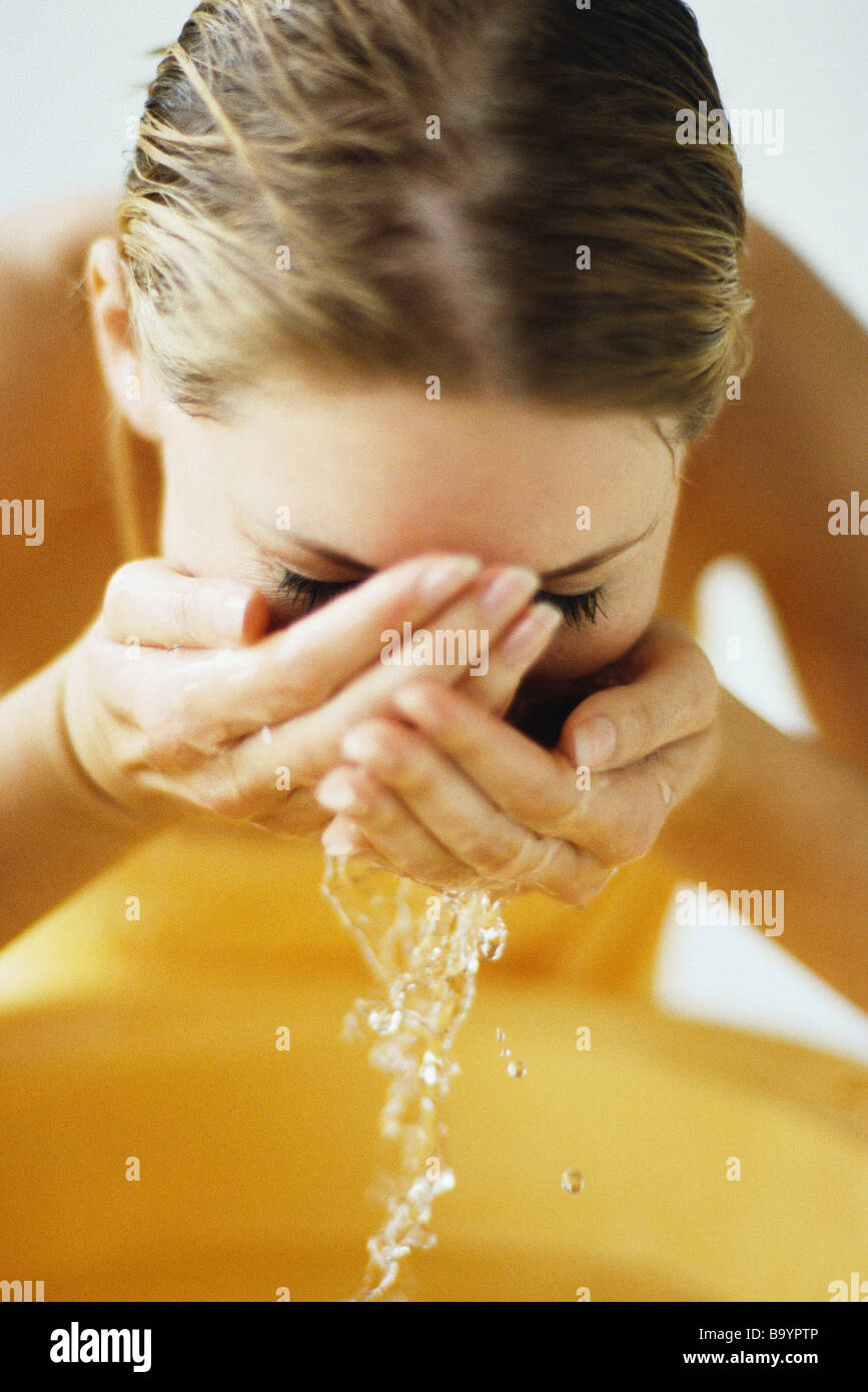 Young woman leans forward hand hi-res stock photography and images - Alamy