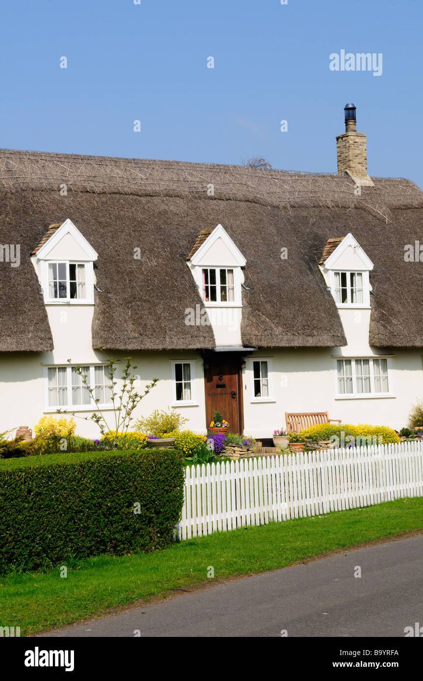Thatched cottage cambridgeshire hi-res stock photography and images - Alamy