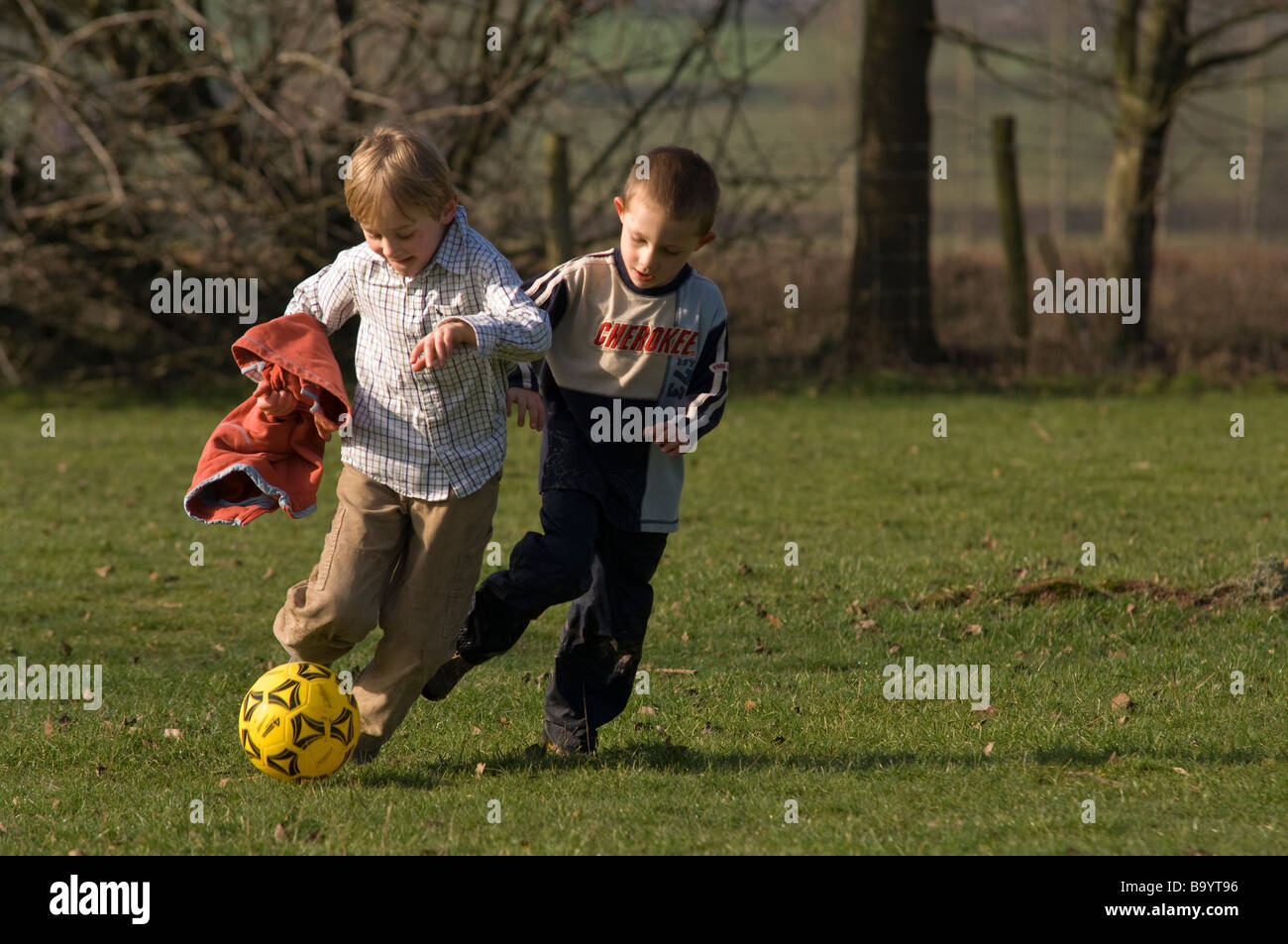 Boys playing football england hi-res stock photography and images - Alamy