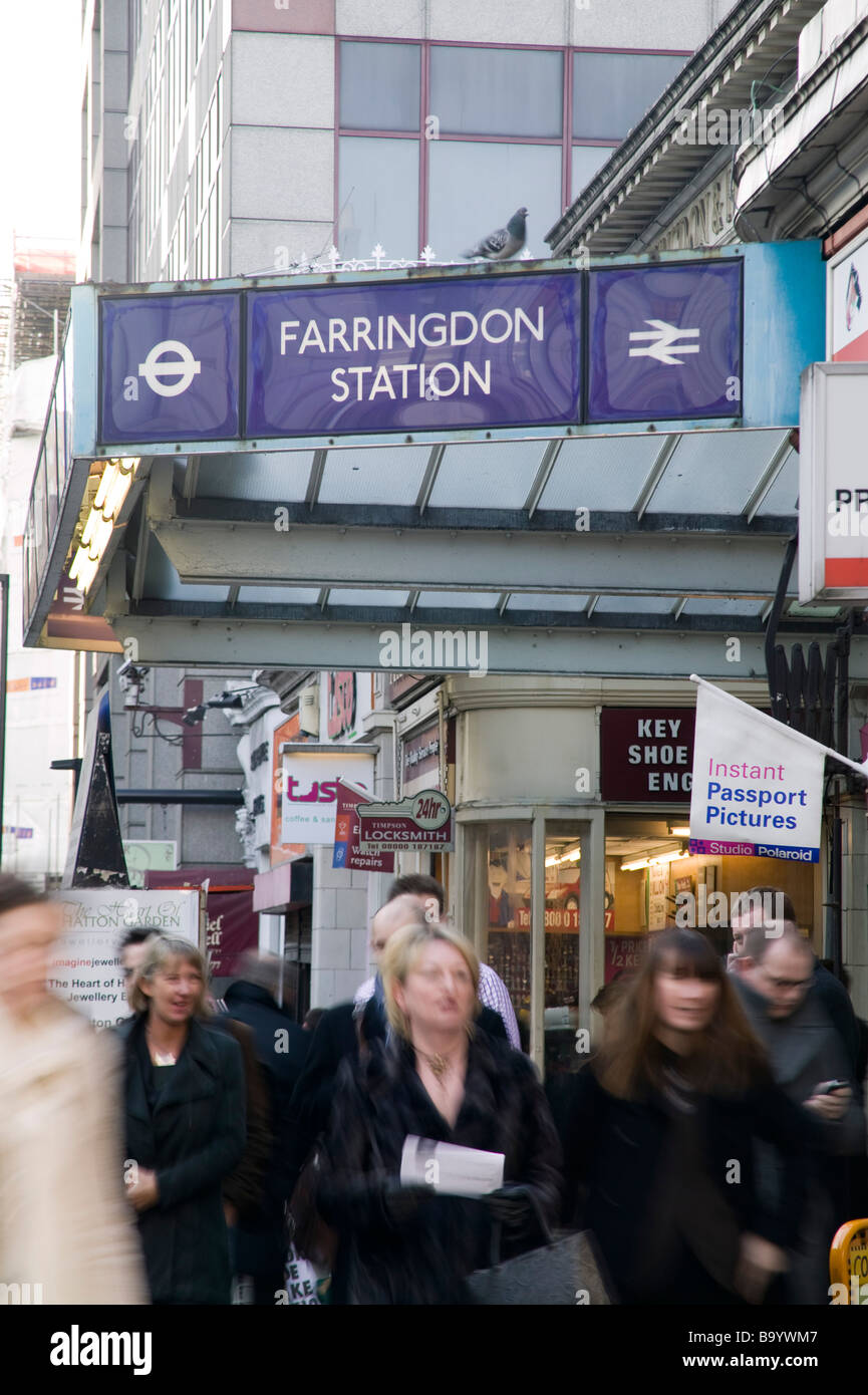 Farringdon underground railway Station Stock Photo - Alamy