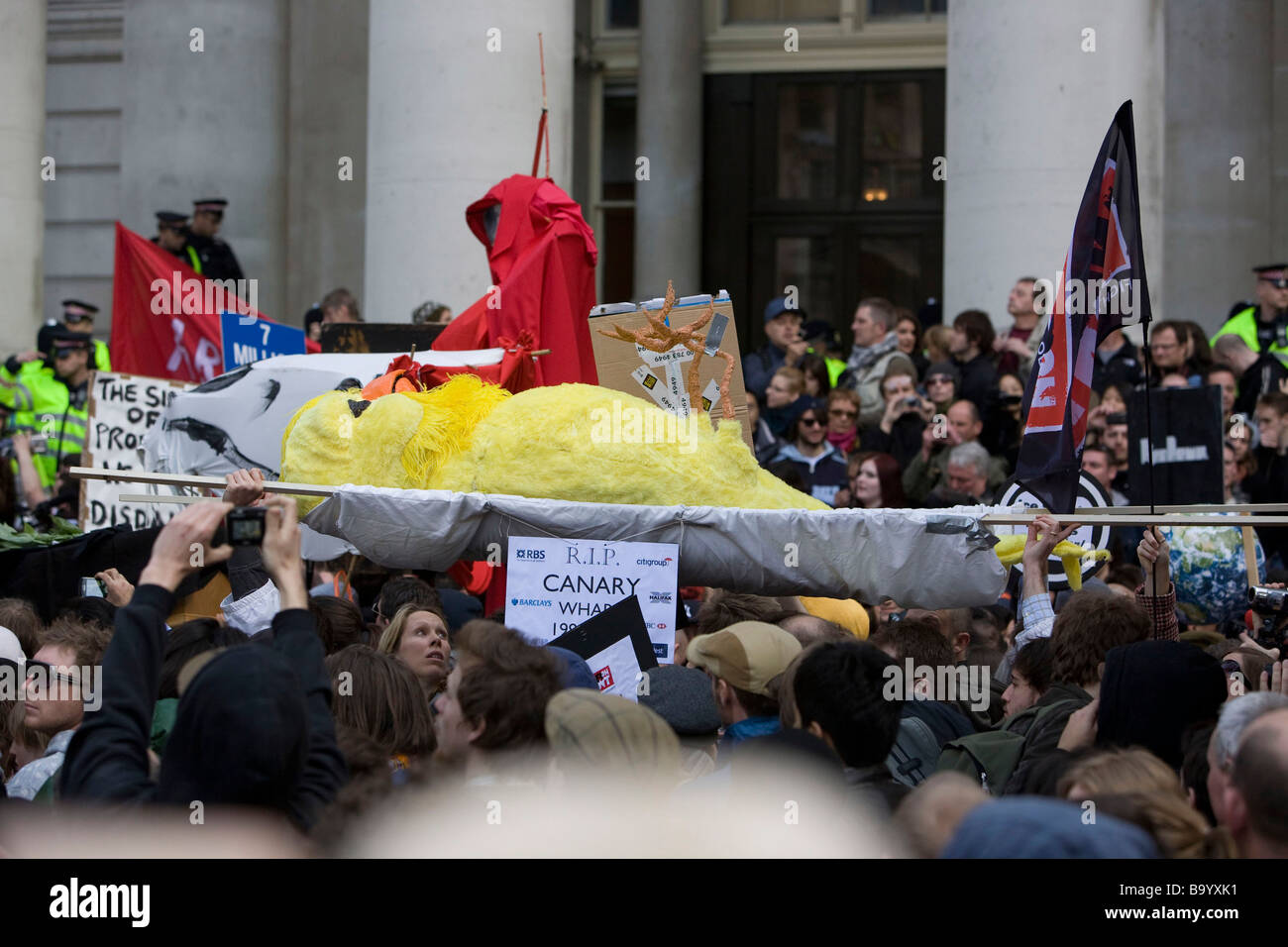 Dead canary hi-res stock photography and images - Alamy