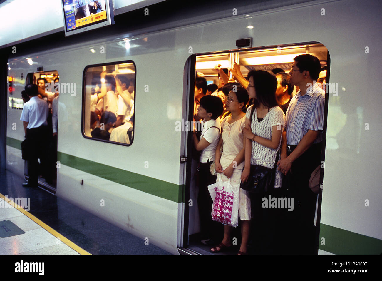 Shanghai subway rush hour hi-res stock photography and images - Alamy