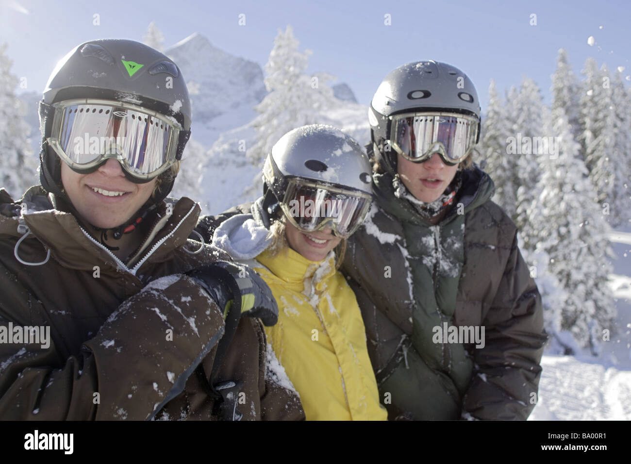 Group teenager skiers hi-res stock photography and images - Alamy