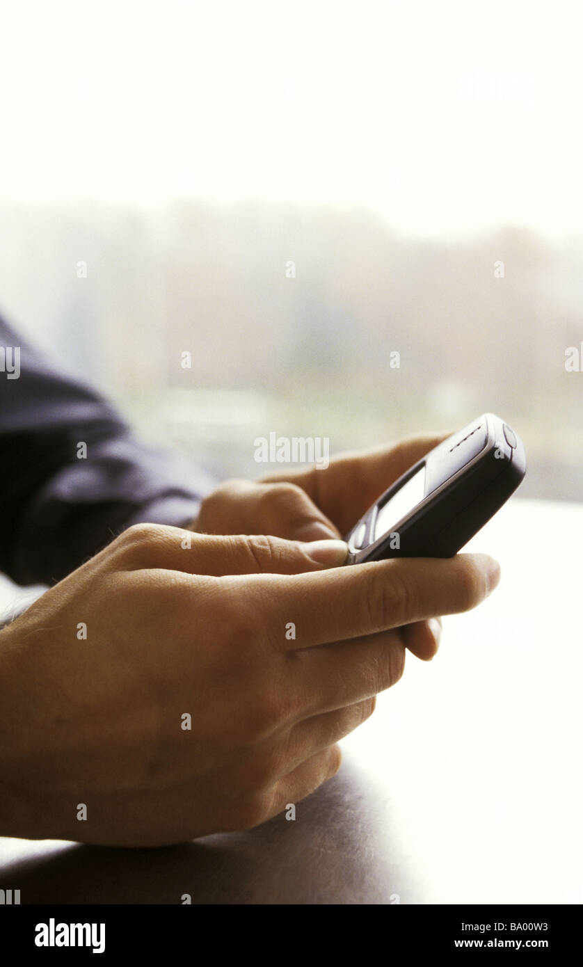 Hands holding cell phone, text messaging Stock Photo - Alamy