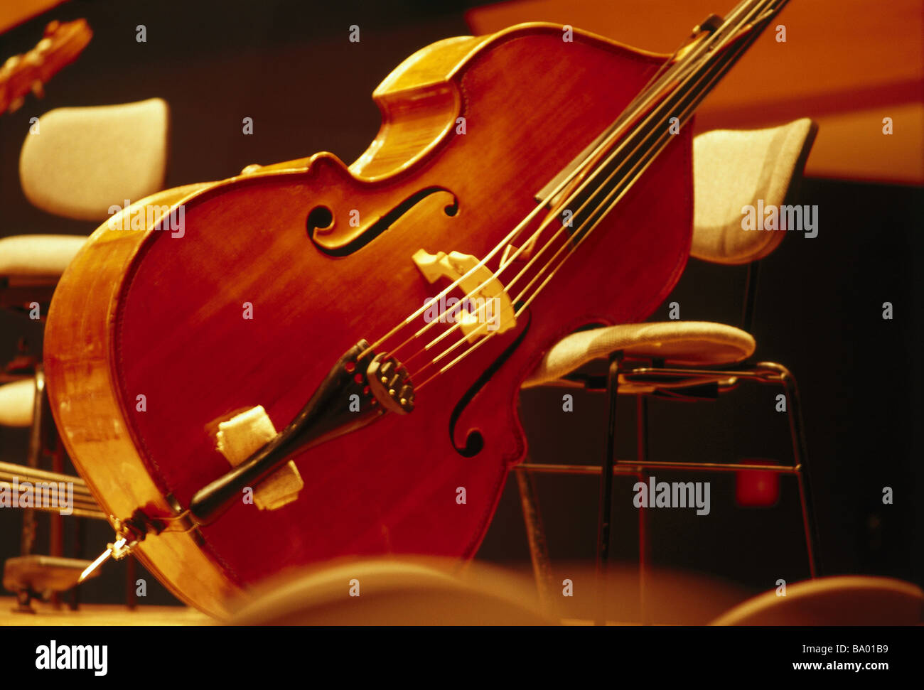 Tenor violin hi-res stock photography and images - Alamy