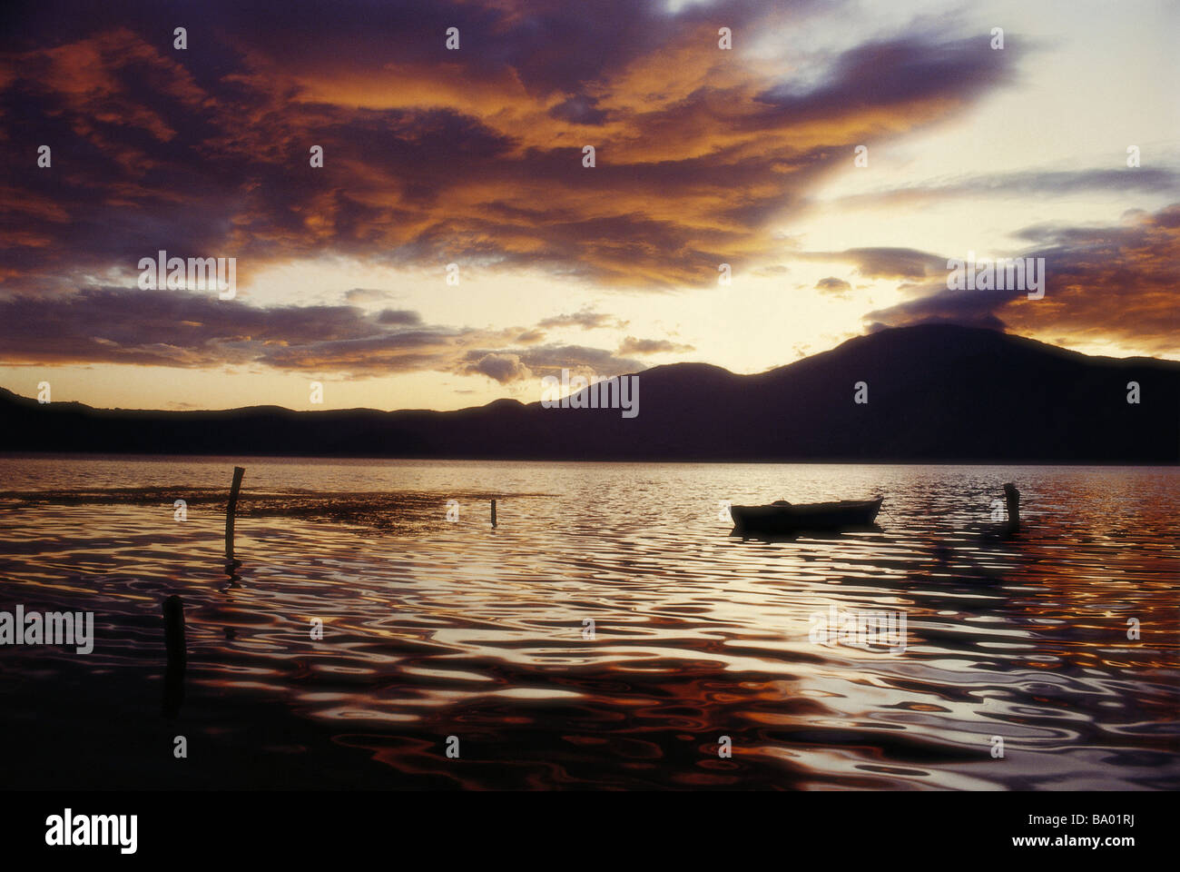Lago coatepeque hi-res stock photography and images - Alamy