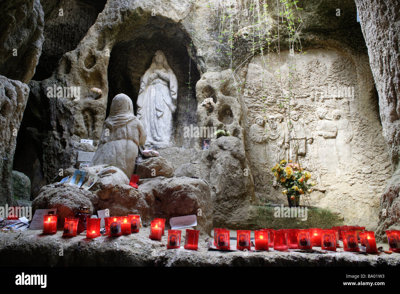 Candle grotto hi-res stock photography and images - Alamy