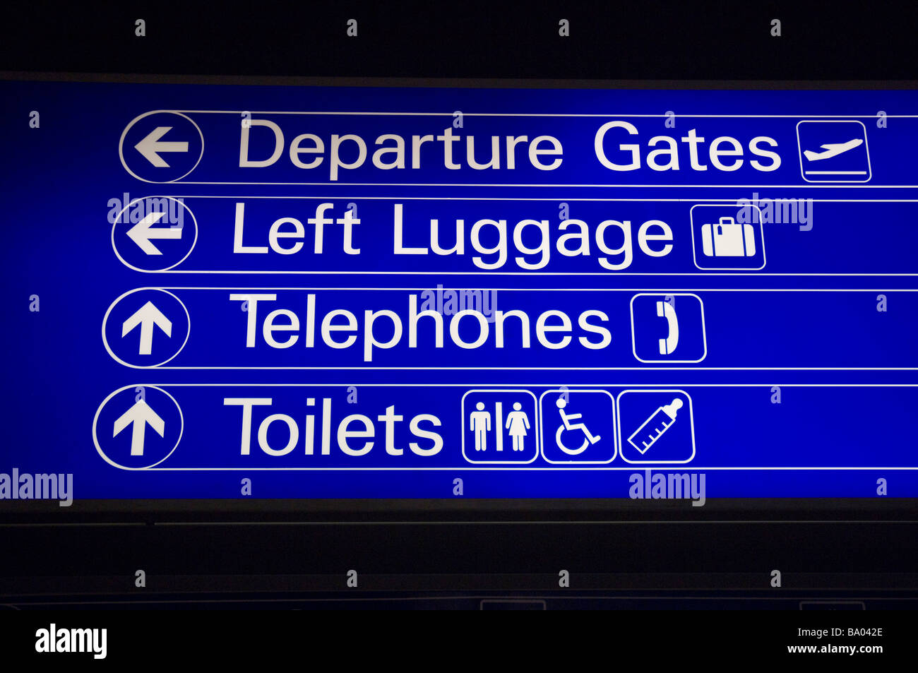 Luton airport sign hi-res stock photography and images - Alamy