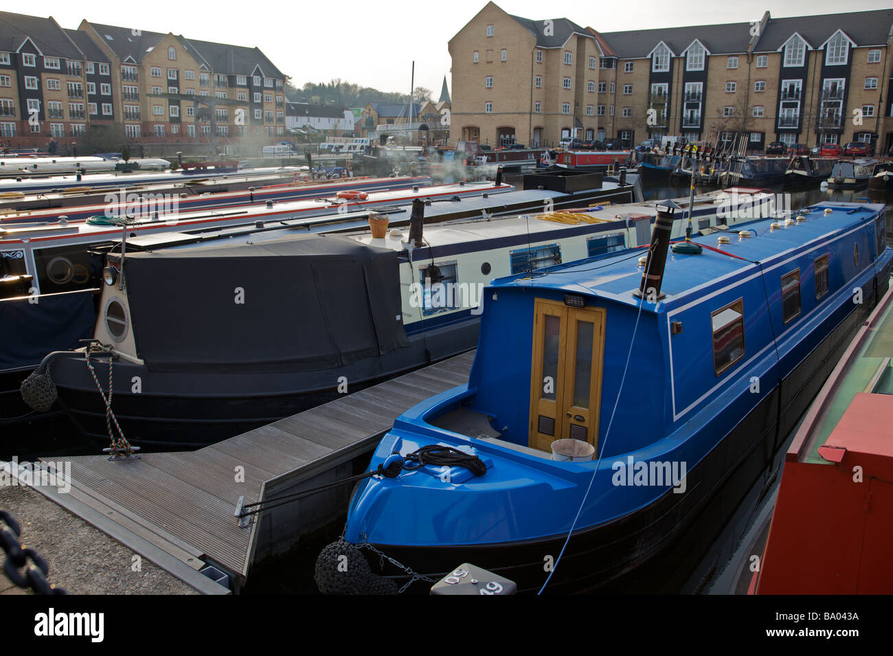 Canal Boats in Apsley lock, Hertfordshire, England Stock Photo - Alamy