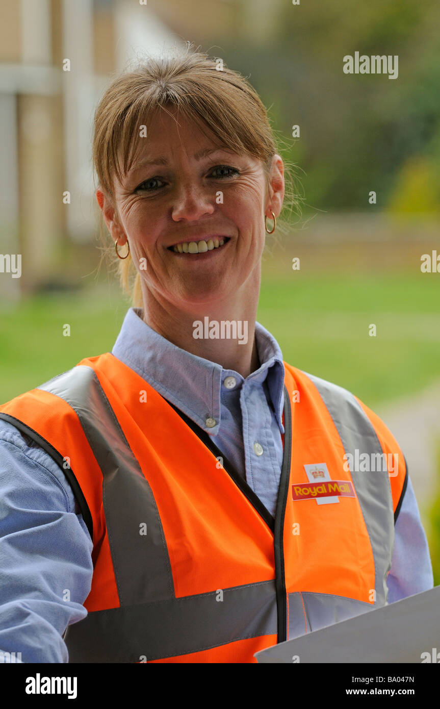Royal mail postman delivers letters hi-res stock photography and images ...