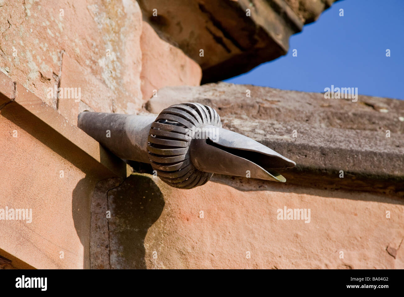 Gargoyle water spout hi-res stock photography and images - Alamy