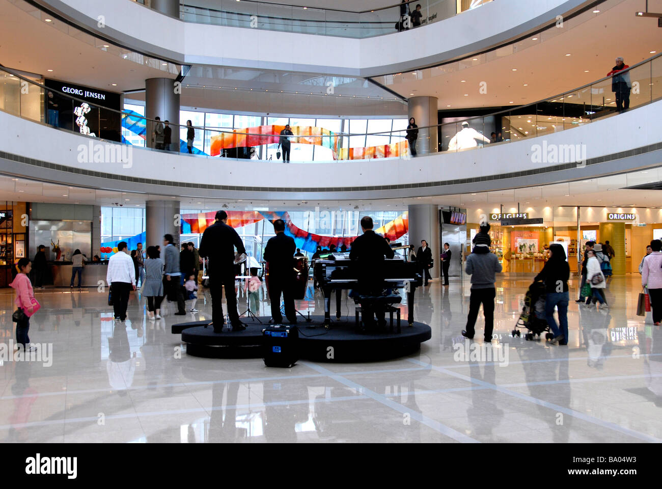 Ifc mall central hong kong hi-res stock photography and images - Alamy