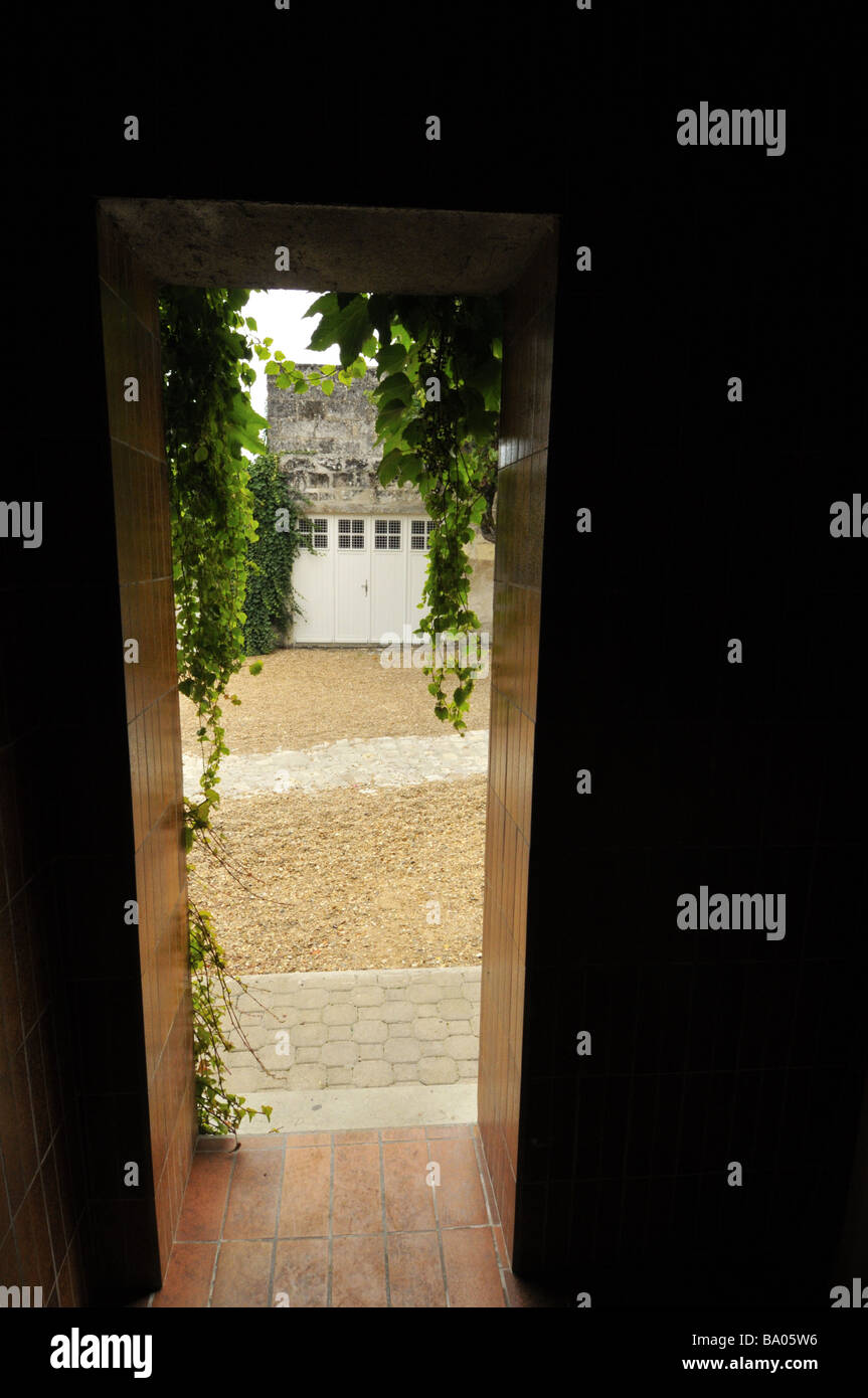 Narrow door hi-res stock photography and images - Alamy