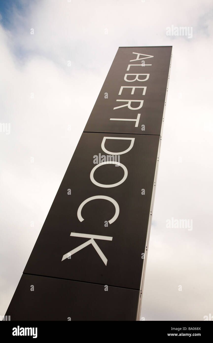 Albert dock liverpool sign hi-res stock photography and images - Alamy