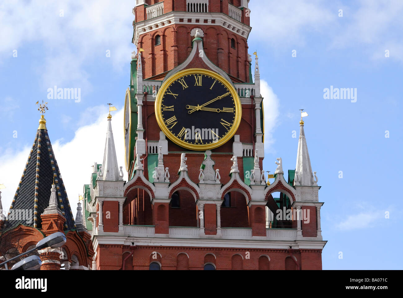 Tower clock on the Moscow Kremlin Spasskaya tower Stock Photo - Alamy
