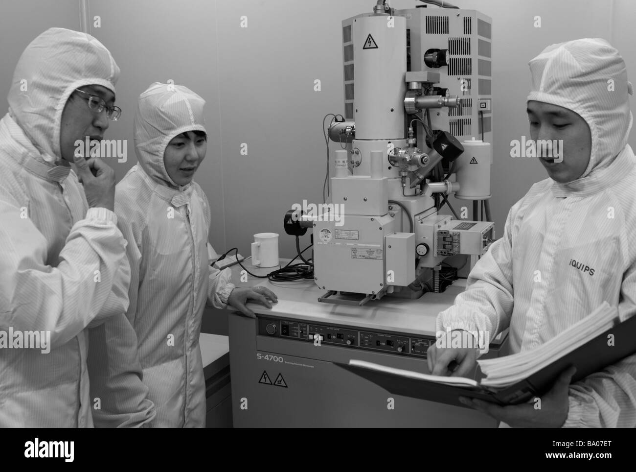 Scientists and engineers hi-res stock photography and images - Alamy