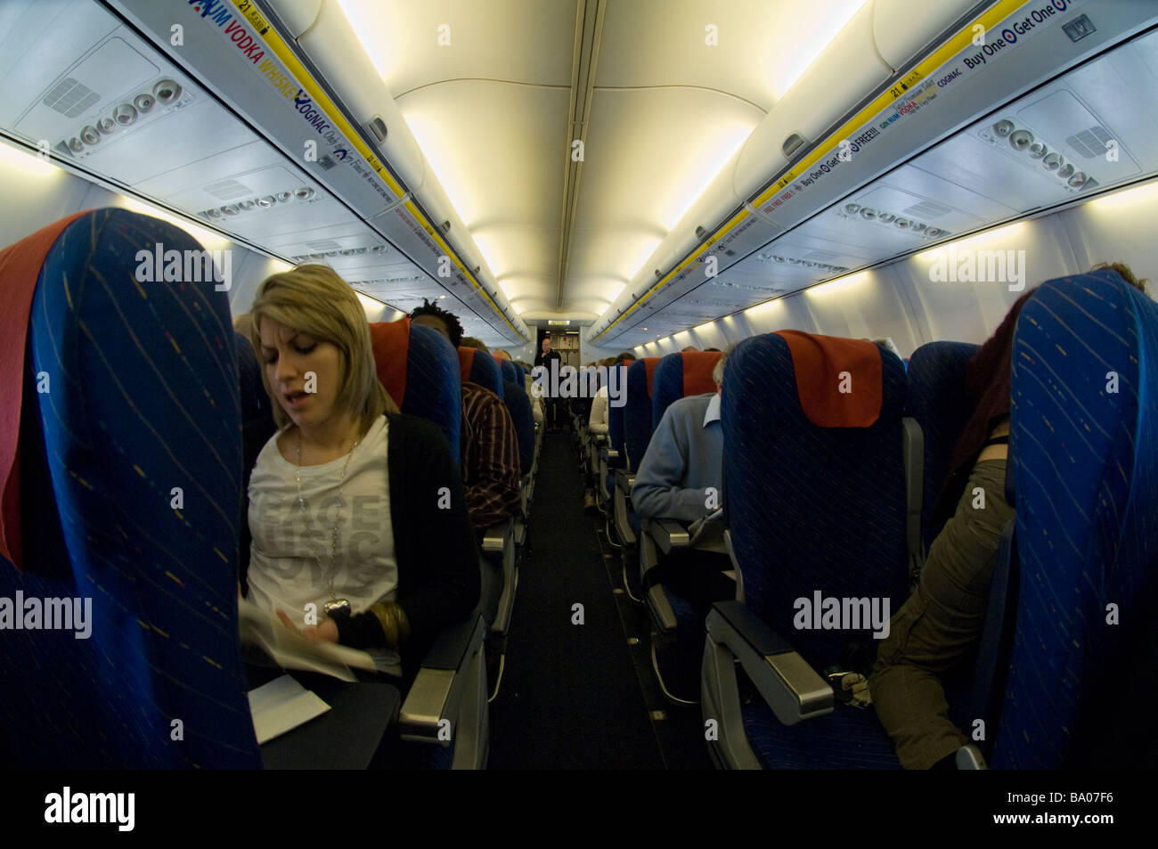 Ryanair boeing 737 800 cabin interior hi-res stock photography and ...