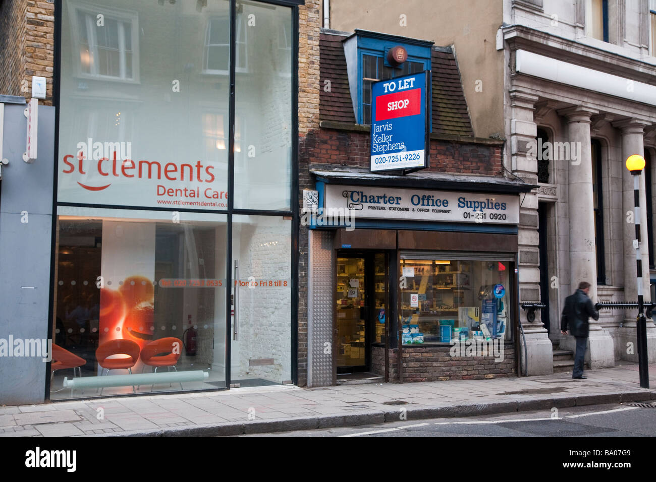 Shop to let, St John Street, London Stock Photo - Alamy