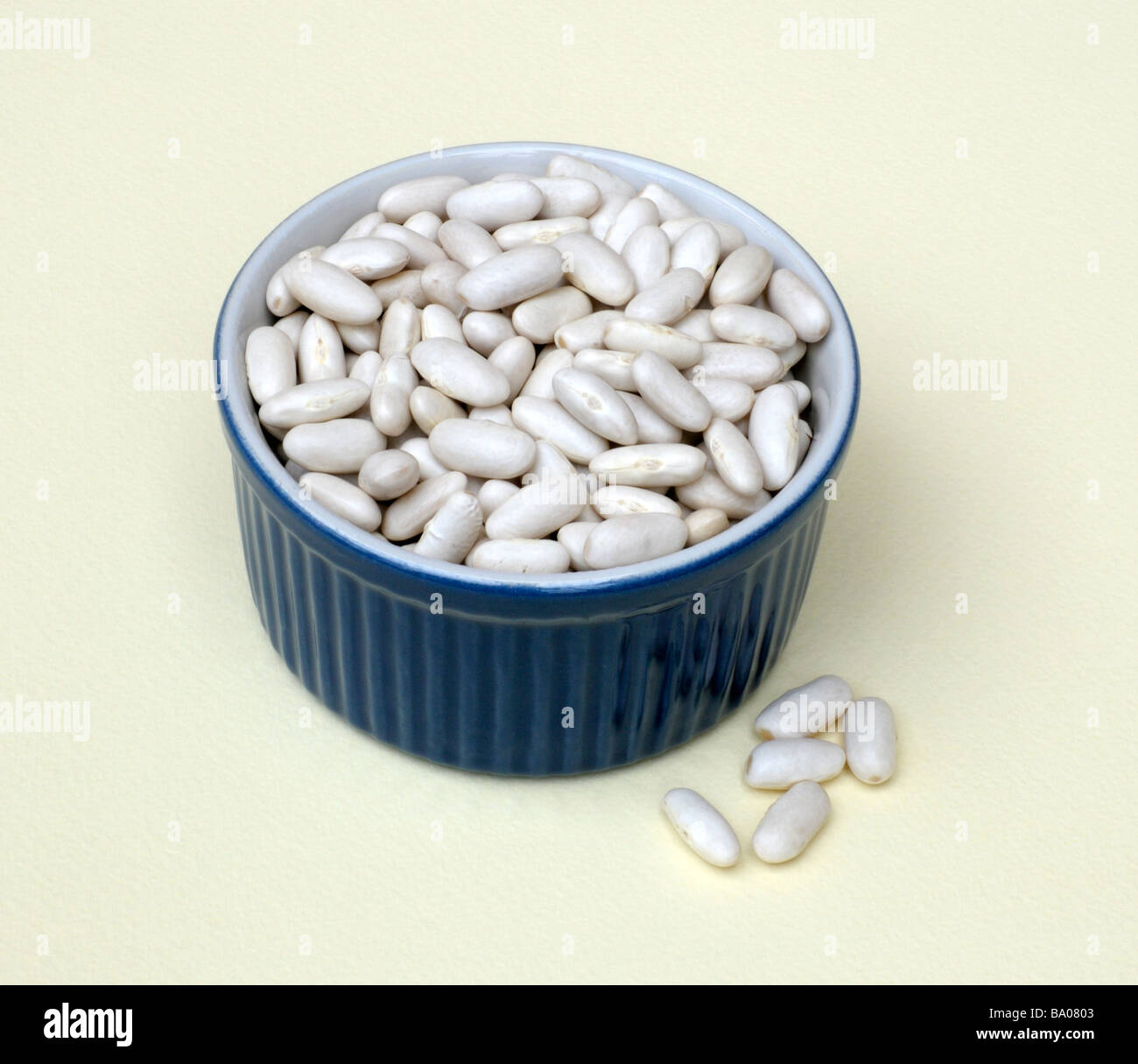 White kidney beans hi-res stock photography and images - Alamy
