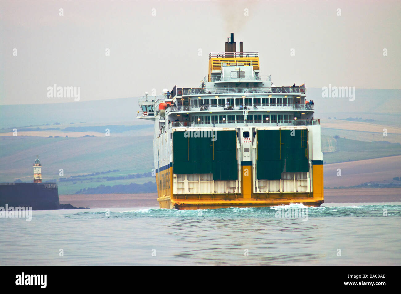 Ship newhaven harbour hi-res stock photography and images - Alamy