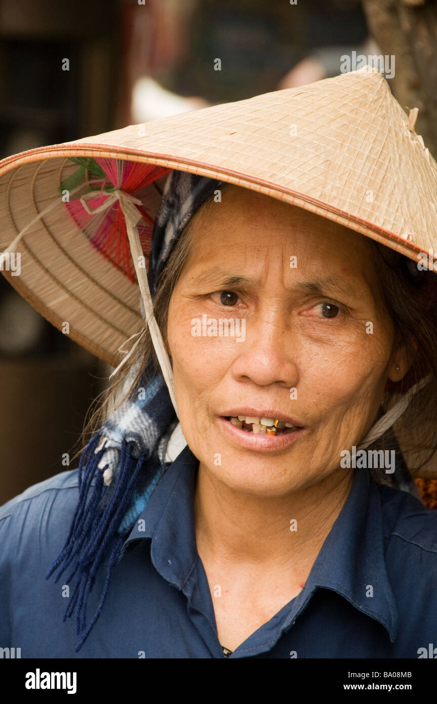 portrait of a Vietnamese vendor in Hanoi Stock Photo - Alamy