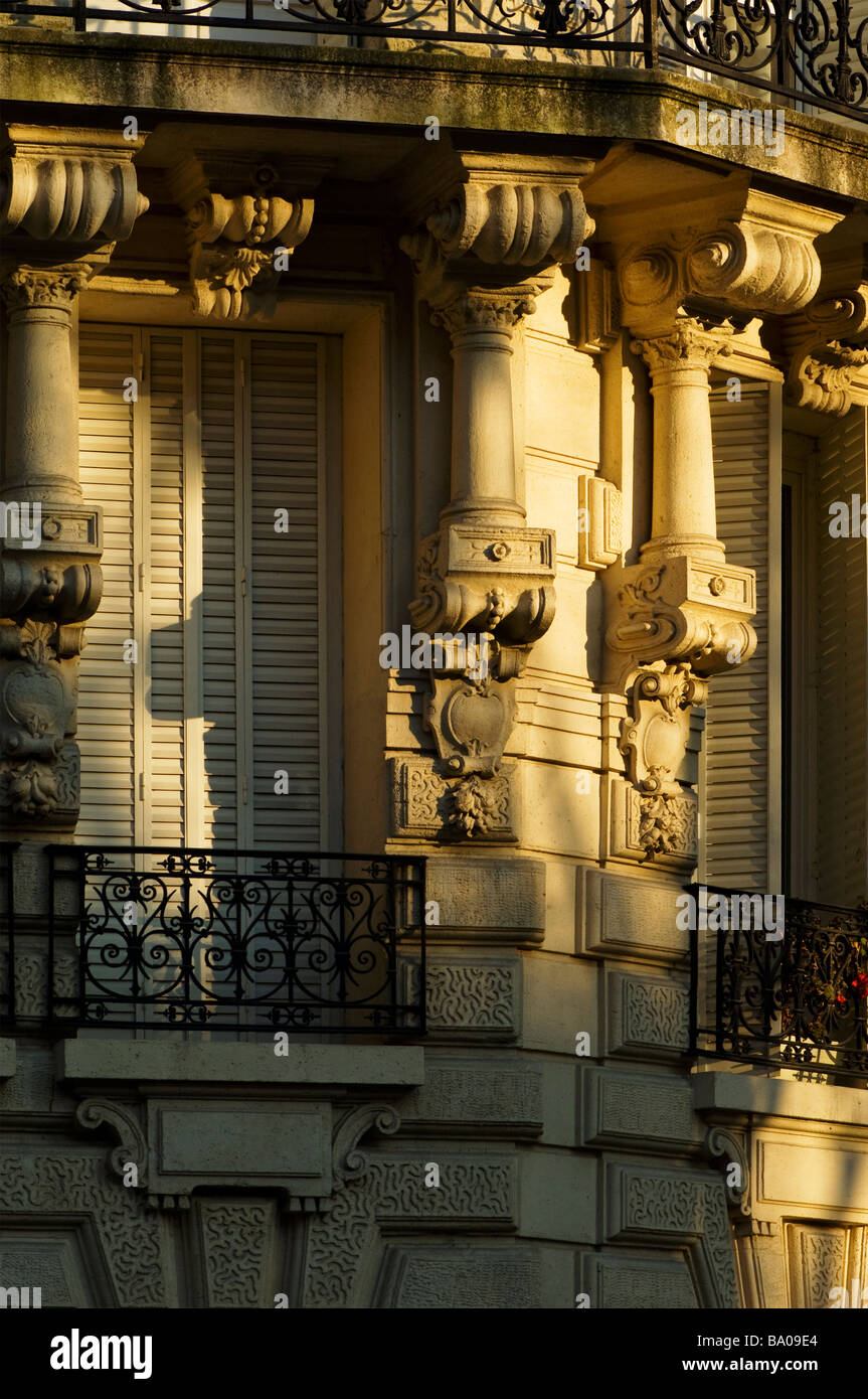 Column of windows hi-res stock photography and images - Alamy