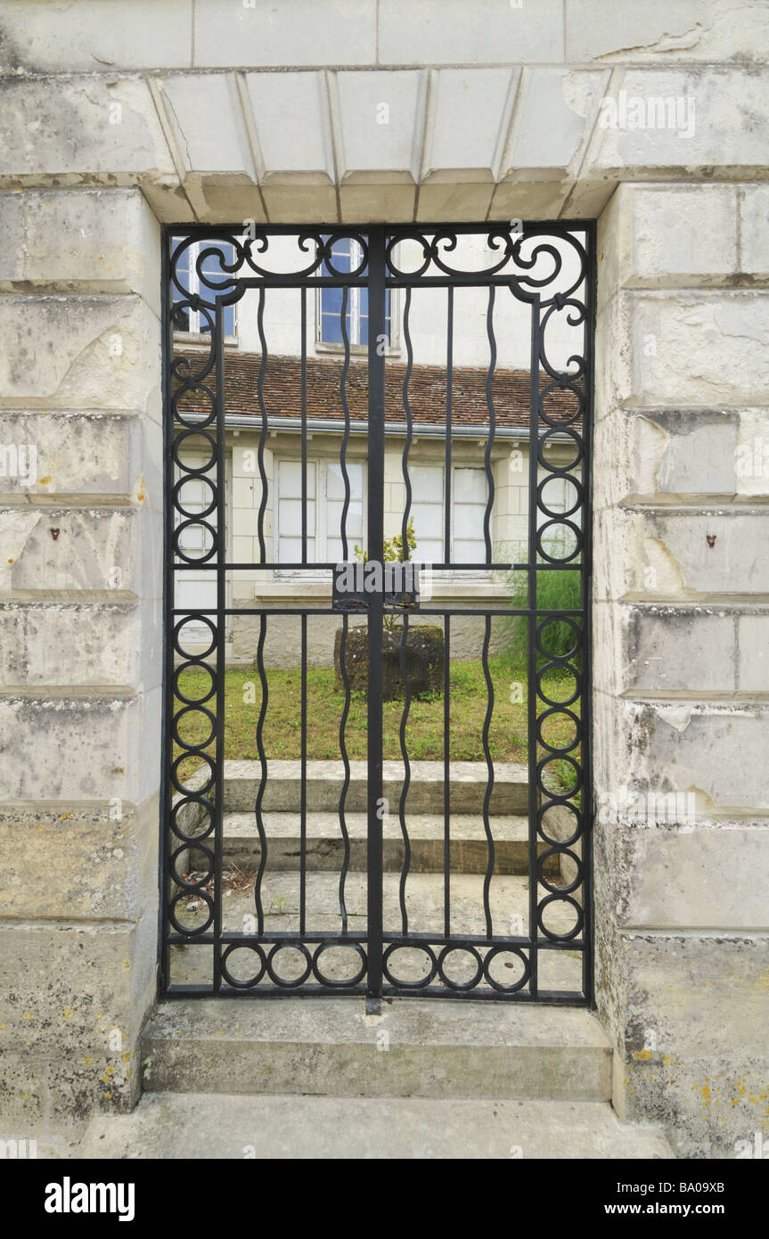 Gate entrance black metal hi-res stock photography and images - Alamy