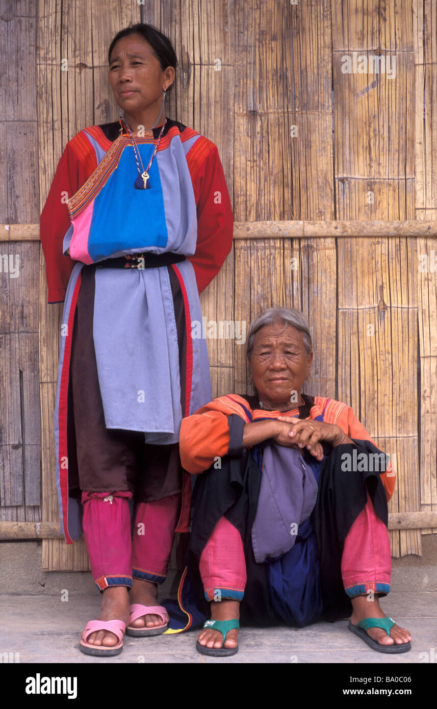 Tribeswomen hi-res stock photography and images - Alamy