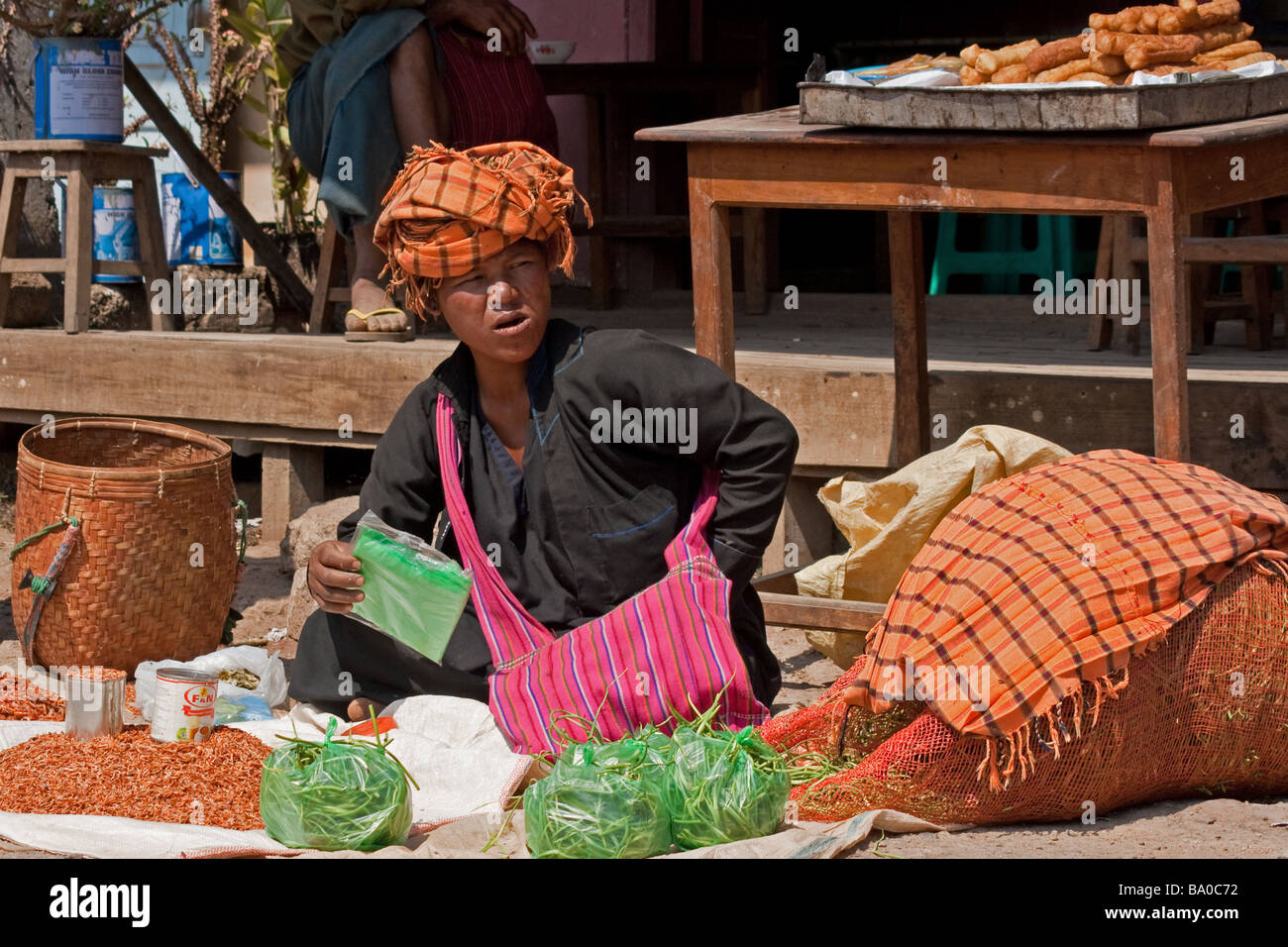 Pa-O tribes woman selling her wares on market day at Aungban, Shan ...