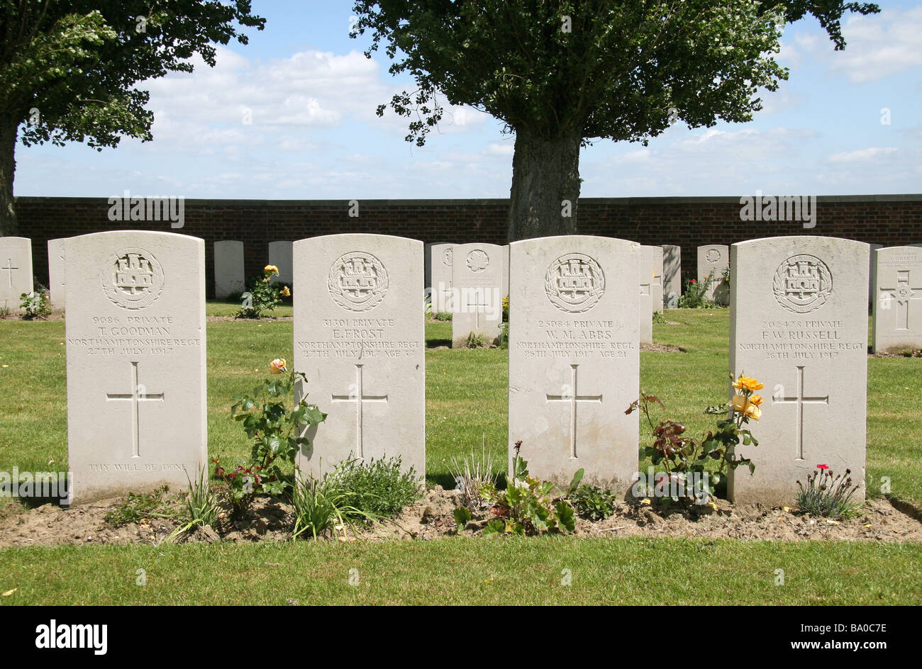 A line of four headstones in the CWGC Perth (China Wall) Cemetery ...