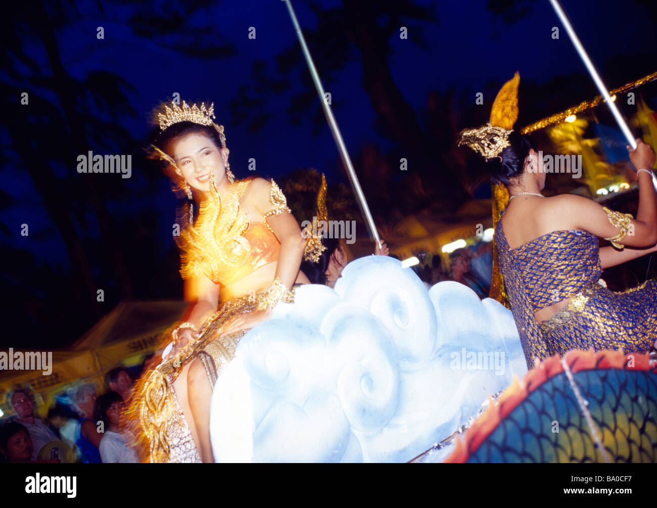Phuket traditional girls hi-res stock photography and images - Alamy