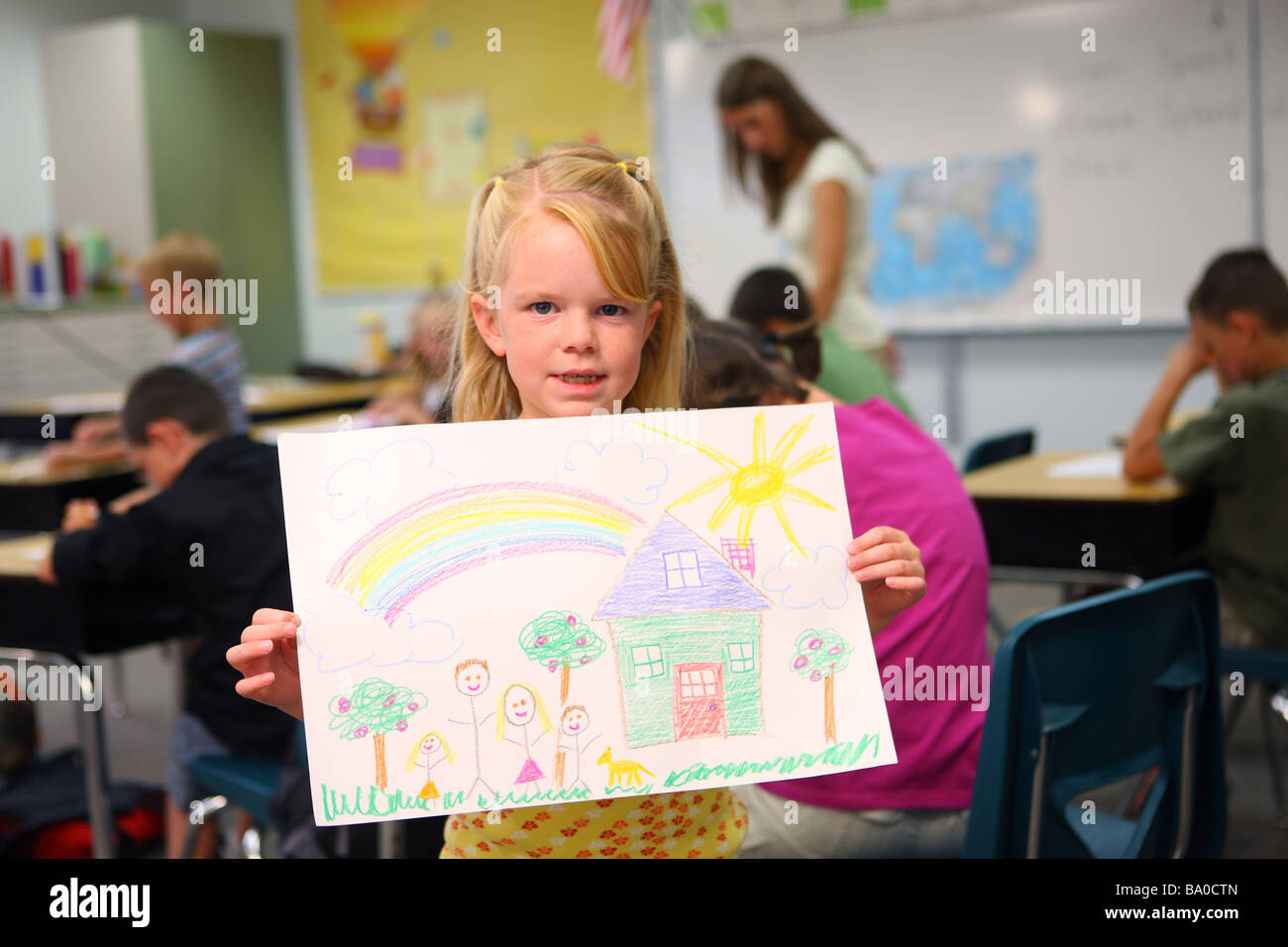 School children drawing hi-res stock photography and images - Alamy