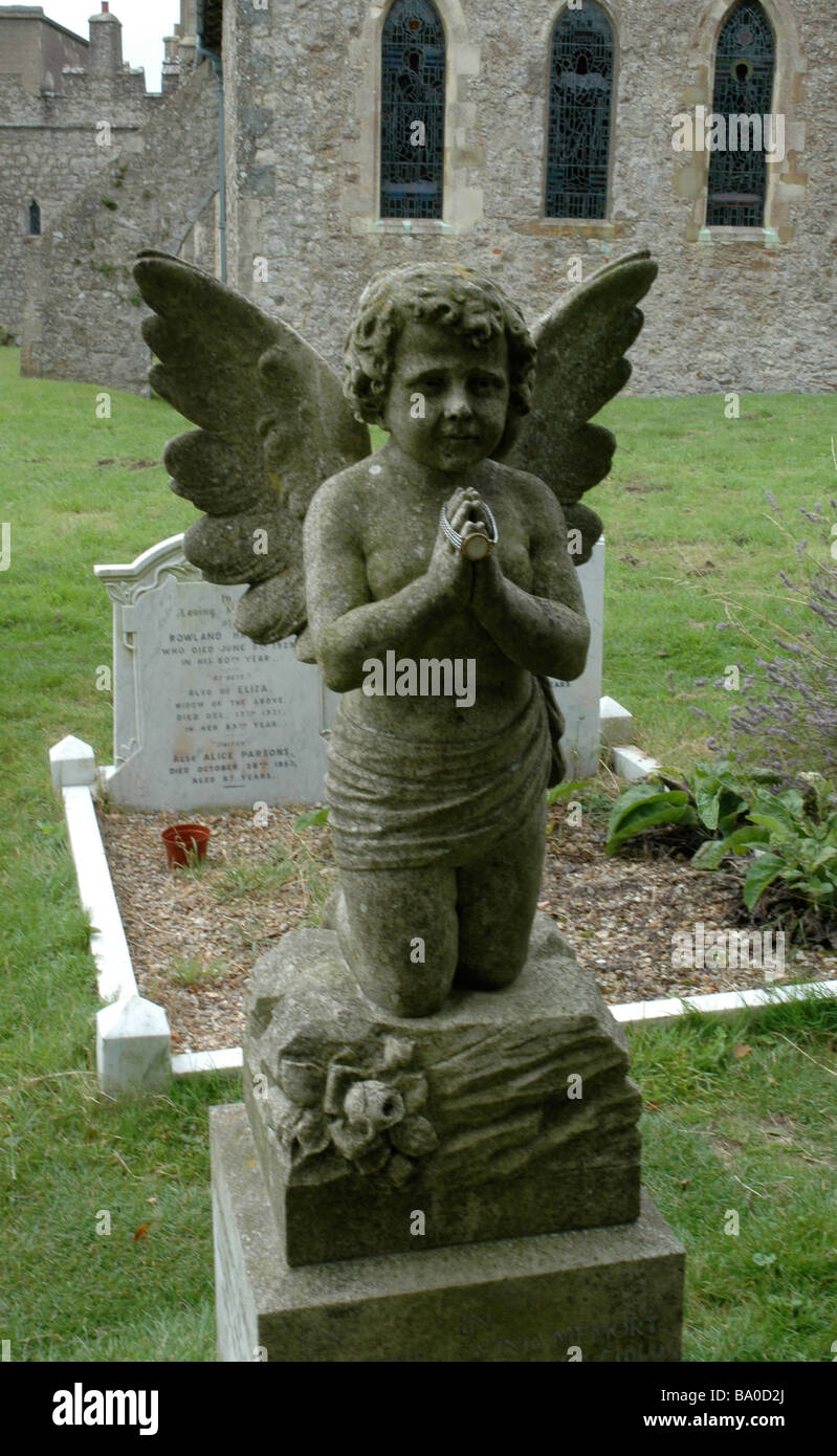 Angel in the church graveyard Stock Photo - Alamy